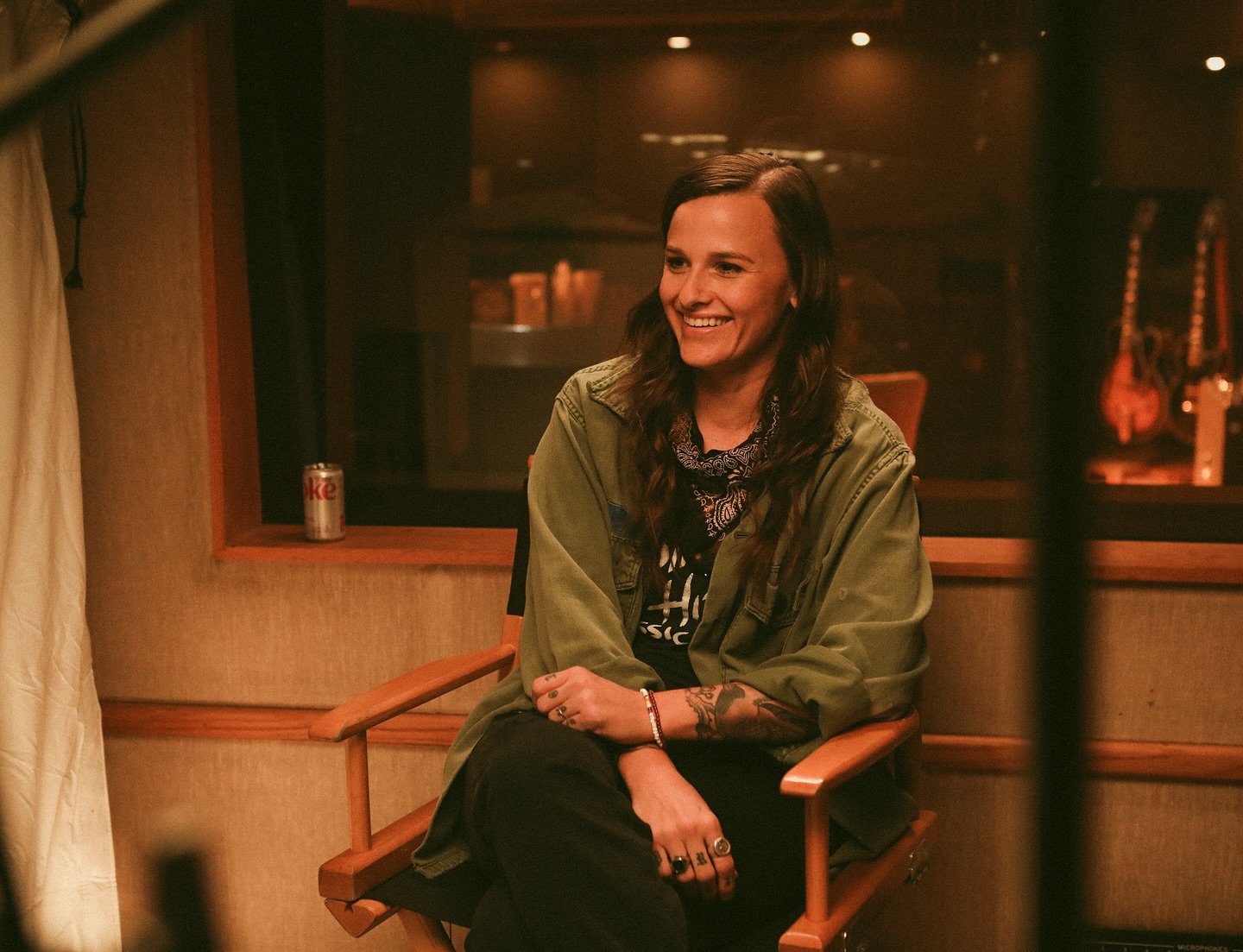 Emily Wolfe regresa con fuerza y autenticidad en “Dead End Luck ...